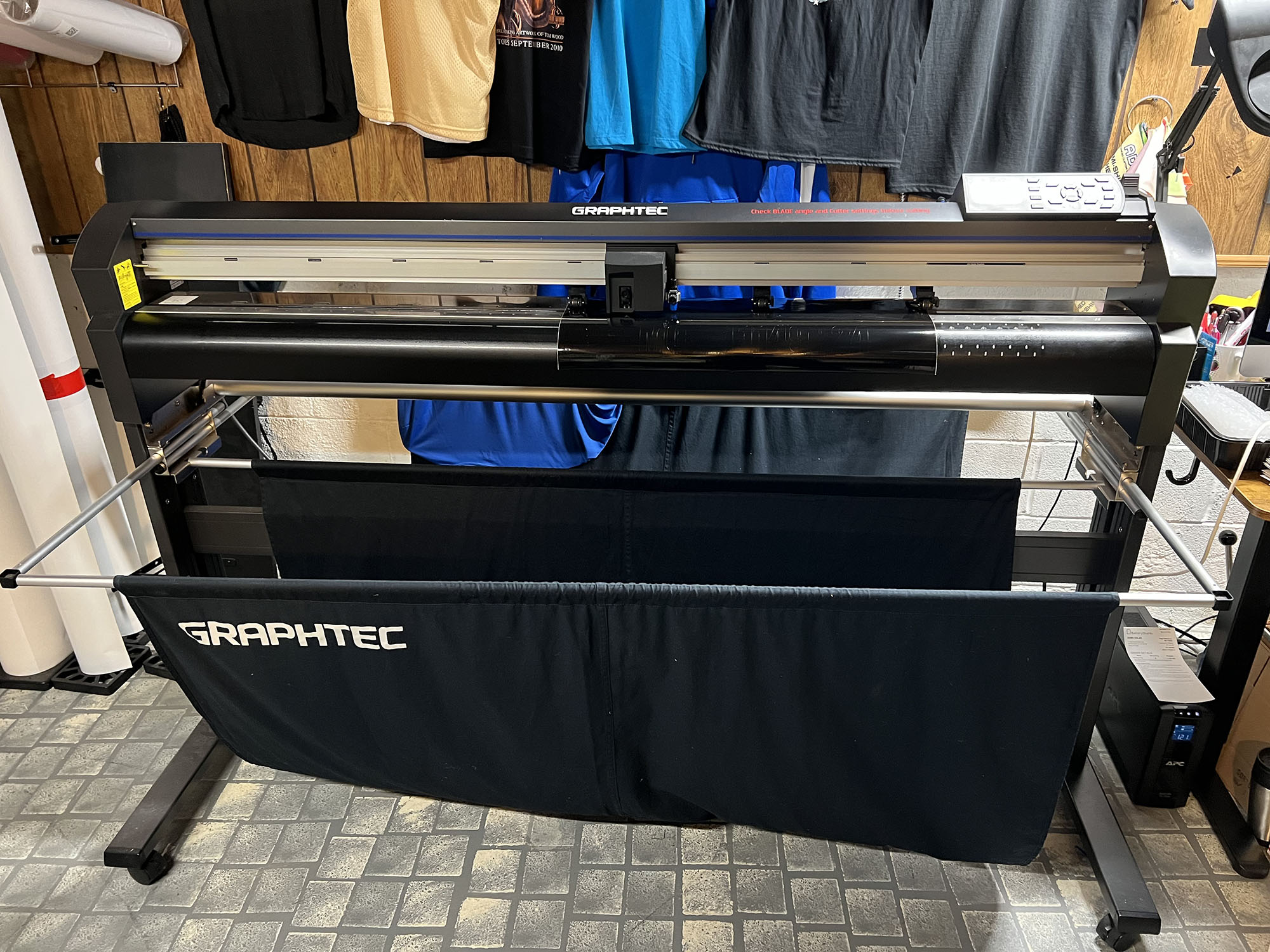 USED Graphtec FC8600-130 Vinyl Cutter 54" with extras